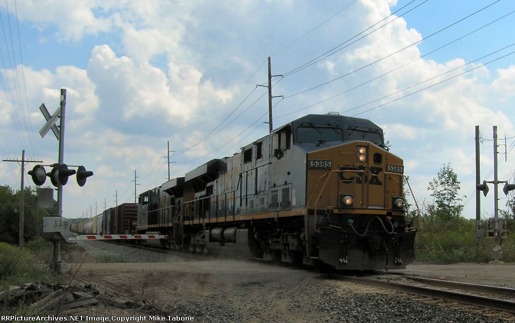 CSX 5385 on Q335-22